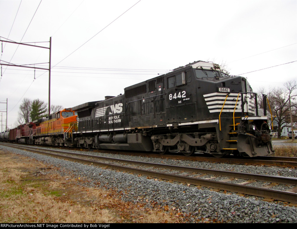 NS 8442 and BNSF 4186